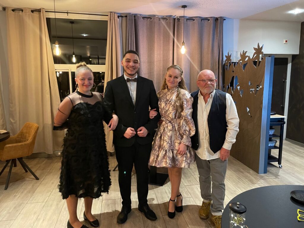 infos & hôtel "le sens" - Le Sens 7367 - Restaurant